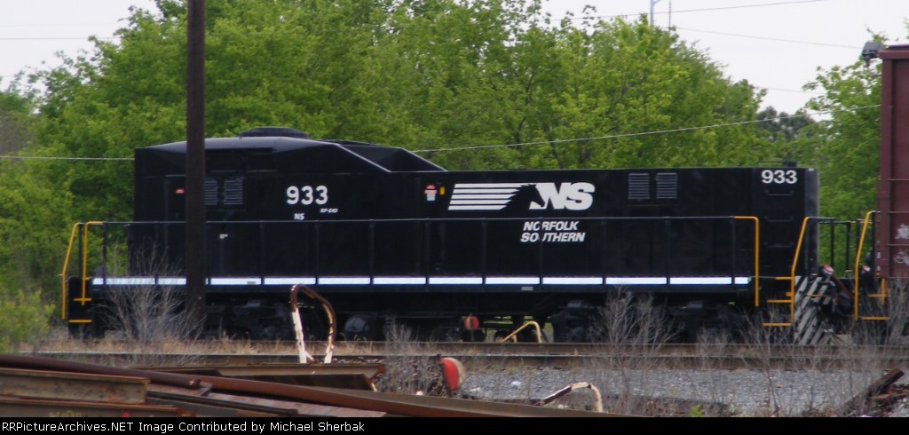 NS 933